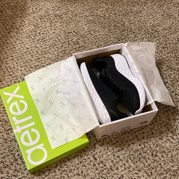 Aetrex | Shoes | Nwt Aetrex Black White Running Tennis Shoes Missing ...